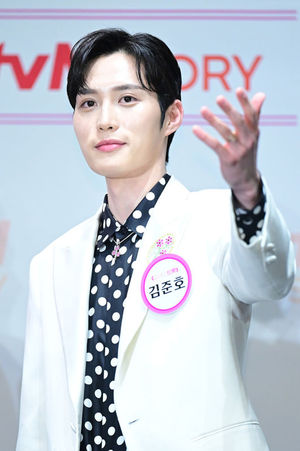 김준호 “펜싱 국대 은퇴하고 음반 욕심 있었다..첫 번째로 캐스팅” (‘잘생긴 트롯’) [Oh!쎈 현장] - OSEN