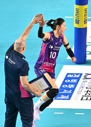 [사진] 김연경, 신나는 하이파이브 - OSEN