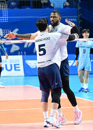 [사진]대한항공 요스바니-유광우, '드디어 끝냈다' - OSEN