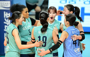 [사진]1세트 이어 2세트 승리하는 GS칼텍스 - OSEN