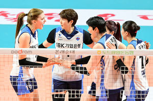 [사진]IBK기업은행 '득점 하이파이브' - OSEN