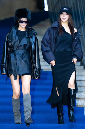 [사진]하이키 서이-리이나,'각선미 뽐내며 입장' - OSEN