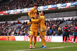 안 풀리는 이번 시즌...황희찬, 도움 기록 직후 부상 교체 OUT, 팀은 2-0 승리 - OSEN