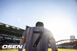 이럴수가! SON, '절친'에 밀린다... 英 매체 "로메로, 손흥민 넘어서는 재계약 제안 받는다" - OSEN