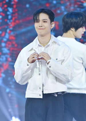 [사진]CIX 승훈,'설레이는 손하트' - OSEN