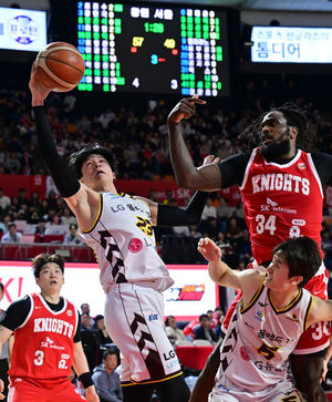 '마레이-전성현 맹활약' LG, SK 제압하고 전 구단 상대 승리 - OSEN