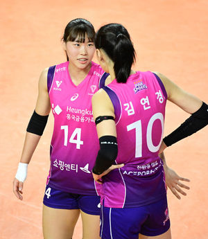 [사진]정윤주,'김연경 바라기' - OSEN