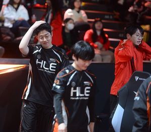 [LCK] ‘제우스+바이퍼 더블 캐리’ 한화생명, PO 2R 진출…T1 최종순위 6위(종합) - OSEN
