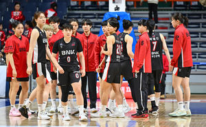 ‘우리은행 정규리그 우승 -1승’ BNK 또 발목 잡혔다…삼성생명 4연패 탈출 - OSEN