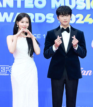 [사진]미연-진영,'MC로 호흡' - OSEN