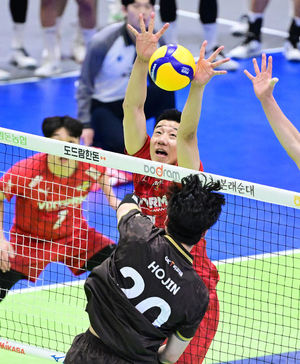 [사진]신영석, 블로킹 성공 1300개 달성의 순간 - OSEN