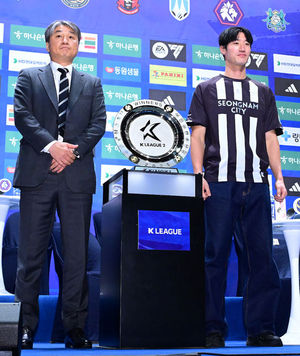 [사진]전경준 감독-김주원,'성남FC' - OSEN