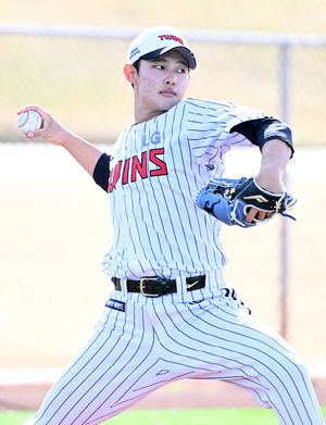 52억 FA 마무리, 발목 부상→개막전 불발?…염갈량, 왜 156km 신인을 임시 마무리 후보로 언급했을까 - OSEN