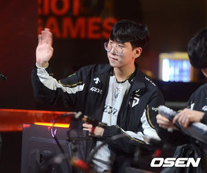 [LCK] ‘대회 최다킬 경신’…젠지, 44분 간 난타전 짜릿한 역전 2-0 ‘매치포인트’ - OSEN