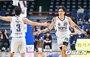 '탈꼴찌' 소노 켐바오의 18도움쇼!... KCC 원정서 95-85 완승...KCC는 8연패 - OSEN