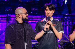 '카운터+테크니컬 퍼즈'로 무너진 T1, 변함없는 윤으뜸 감독의 무한 신뢰 - OSEN