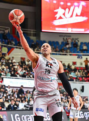 [사진] 모건, 수비가 없네 - OSEN