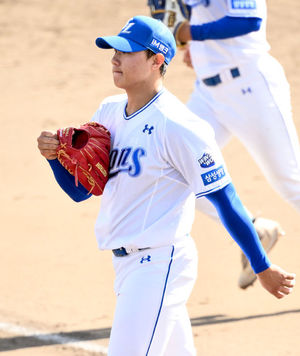 [사진]KKK 이닝 마친 배찬승 - OSEN