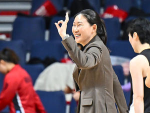 [사진] 박정은 감독, 김소니아 'OK' - OSEN