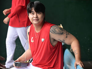 [사진]김민, 'SSG 더그아웃에서' - OSEN