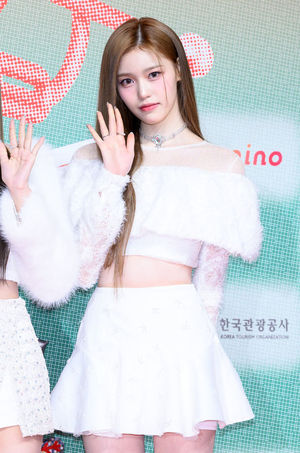 이즈나 정세비, 데뷔 신고식 제대로 치렀다..'더쇼' 첫 MC 합격점 - OSEN