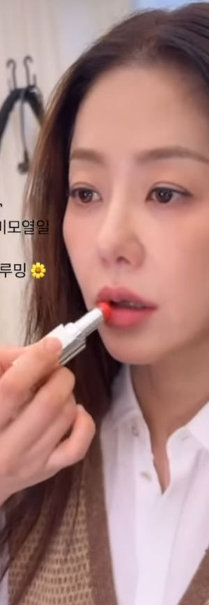 피부 미인 고현정, 메이크업 과정 생생 공개 - OSEN