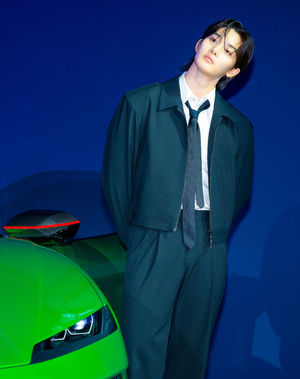 [사진]배진영,'슈퍼카 옆에서 시크하게' - OSEN