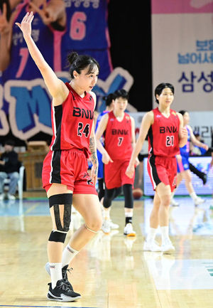 [사진]BNK 김소니아 3점슛 성공, '오늘 끝낸다' - OSEN