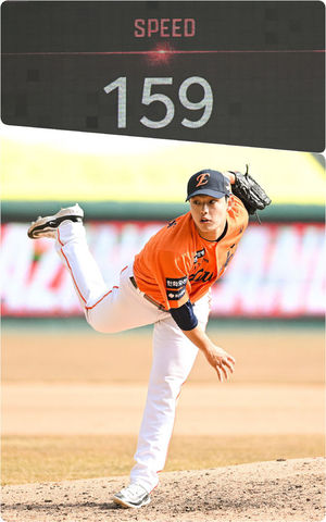 [사진]6회 불펜 등판 문동주,'최고구속 159Km/h - OSEN