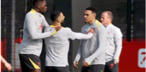 PSG에 홈서 UCL 탈락한 리버풀, '에이스'와 '성골 유스' 충격 충돌 영상 공개...동료들이 말렸다 - OSEN