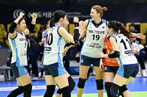 [사진]기뻐하는 IBK기업은행 '셧아웃 가자' - OSEN