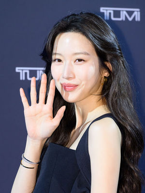 [사진]문가영,'여신의 손인사' - OSEN