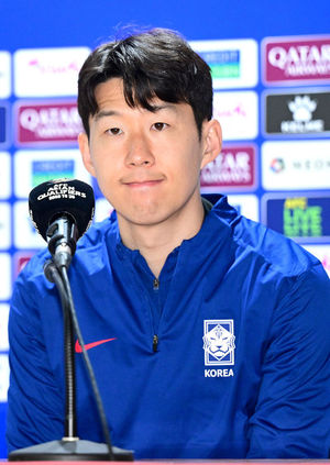 [사진]오만전 앞두고 각오 전하는 손흥민 - OSEN