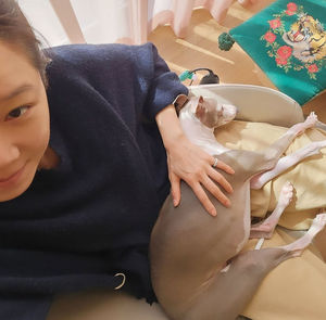 공효진, ♥케빈오 질투나겠네! 7kg이 다리 위에? "염치 없이" - OSEN