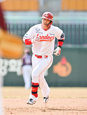 5개만 더 넘기면 KBO 최초 500홈런인데…부상 악재라니, 최정 대기록 미뤄진다 - OSEN