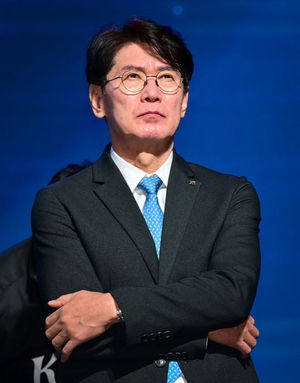 [사진]생각에 잠긴 이강철 감독 - OSEN