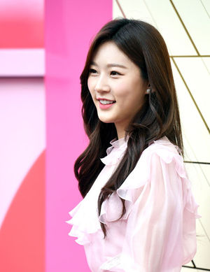 '故김새론 명예훼손 피소' 유튜버, 결혼설 이어 "男에 폭행+협박당해" 주장→반발[Oh!쎈 이슈] - OSEN