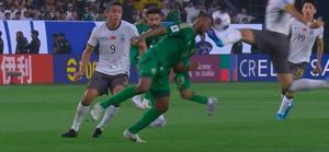 "소림 무술로 사람 죽일 뻔"...'레알 출신' 중국 MF, 살인 쿵푸킥 날렸다! 사우디에 0-1 패→6연속 월드컵 탈락 위기 - OSEN