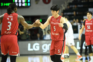 ‘6강 진출 현실이 됐다!’ 3연승 달린 정관장, KCC 대파…DB와 공동 6위 - OSEN