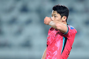 '오만전 충격의 1-1 무승부' 英 언론, "황희찬 게시물에 '아쉬운 활약' 보인 SON, 반응" - OSEN