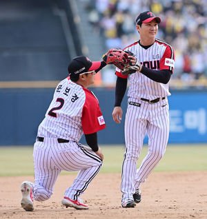 ‘잘 치고 잘 잡고’ 2G 연속 홈런과 다이빙캐치…LG 문보물, 왜 “다이빙캐치가 더 짜릿했다”고 했을까 - OSEN