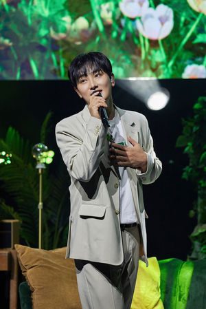 '리빙 레전드' H.O.T. 강타, 45세 맞아?..팬들과 여전한 티키타카 - OSEN