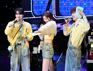 [사진]샤오쥔-정세비-형준,'상큼한 더쇼 MC들' - OSEN