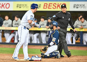 [사진] 박병호, 9구 피치클락 투수위반 볼넷 - OSEN