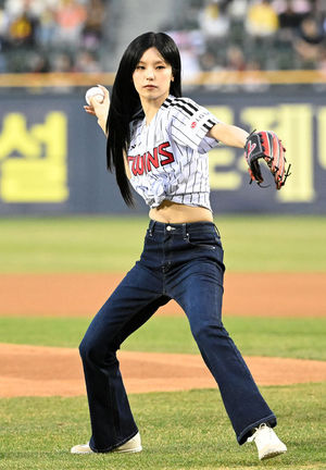 [사진]있지 예지,'공 받으세요' - OSEN