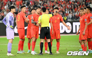 '역대 FIFA 최하위 + WC 6연속 불참 유력' 중국, 앞으로 더 약해진다..."국대 선발 중 8명이 벤치" - OSEN