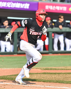 "성범이가 데리고 다녔다" AVG .400 슈퍼 유틸리티, 김도영 키운 캡틴 수제자였다 - OSEN