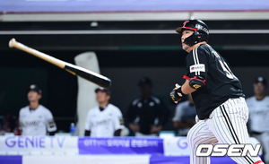 ‘파워는 여전하네’ LG 거포 유망주, 115m 스리런 홈런 꽝…1할대 타율에서 반등 - OSEN