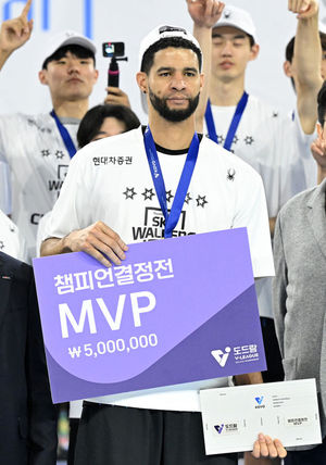 ‘3번째 챔프전 MVP’ 레오, 69득점 맹활약 “너무 기쁘다, 시즌 MVP는 허수봉이 가져가도 좋아” [오!쎈 인천] - OSEN