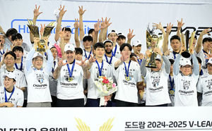 [사진]현대캐피탈,'트레블 달성하며 V5' - OSEN